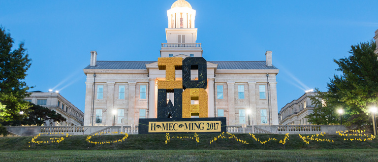 2017 Homecoming Corn Monument Makes Debut on Pentacrest | College of ...